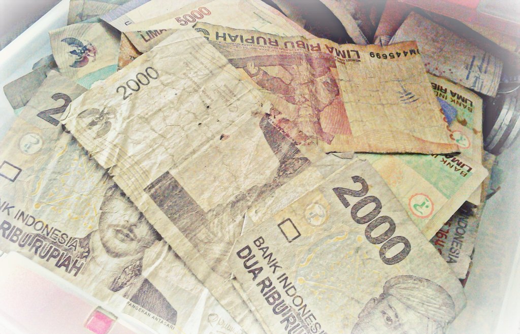 Sayang Duit: Ayo, Jangan Lipat Uang... - Anandastoon